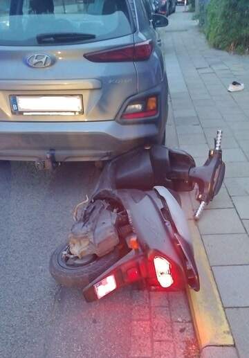 Jongeman (14) vlucht met opgedreven bromfiets en gestolen nummerplaat ...
