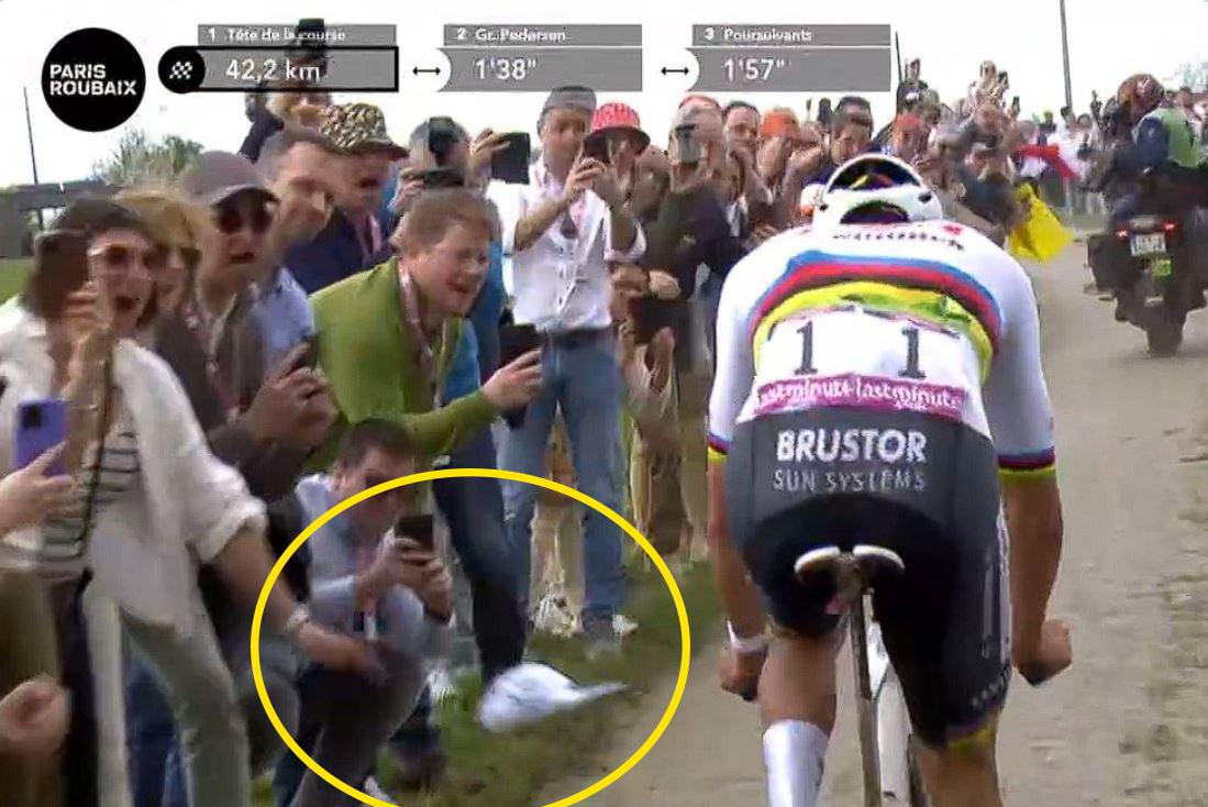Grote verontwaardiging over vrouw die petje naar Mathieu van der Poel ...