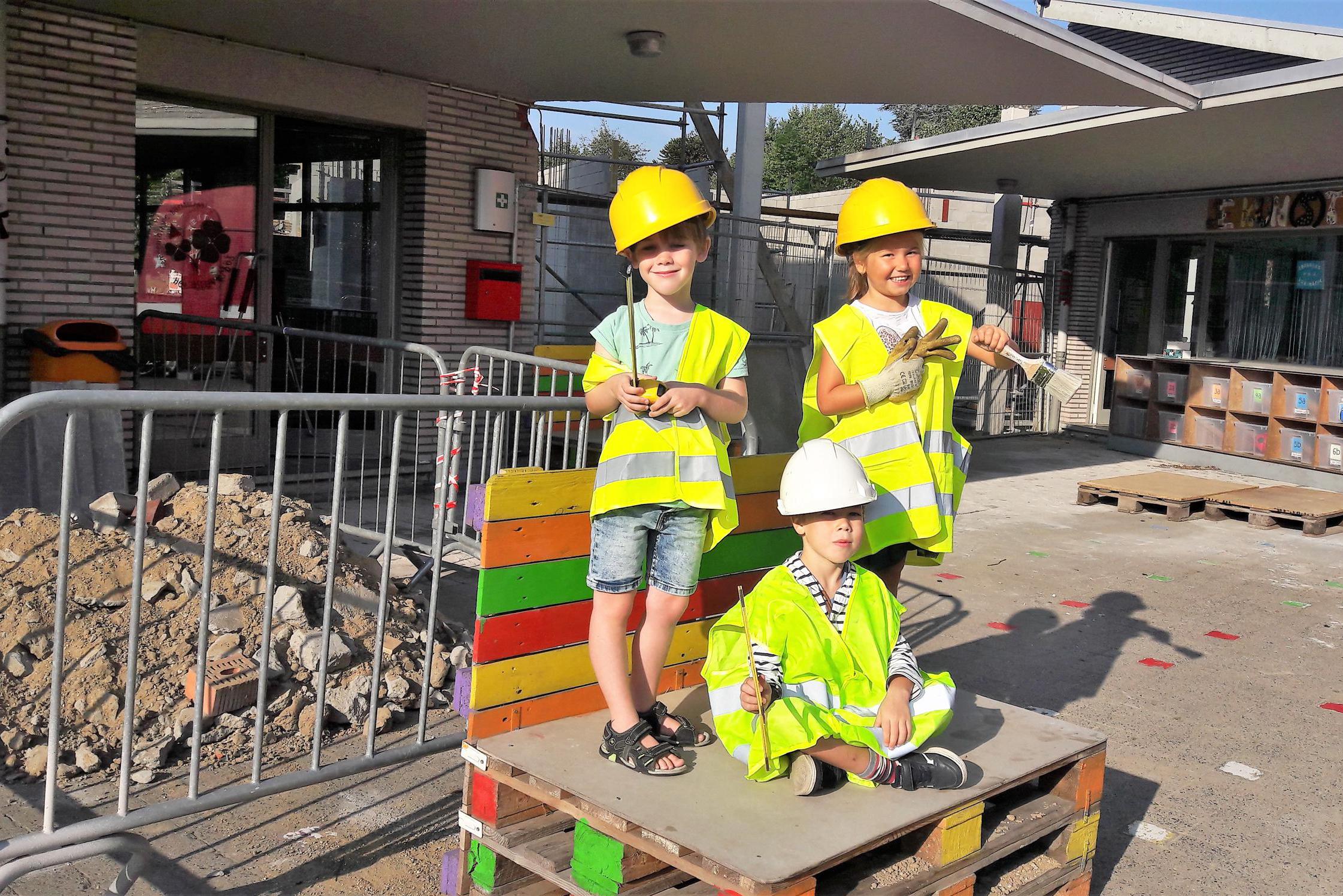 Kleine bouwvakkertjes zetten in Het Klaverbos werf in de verf | GVA