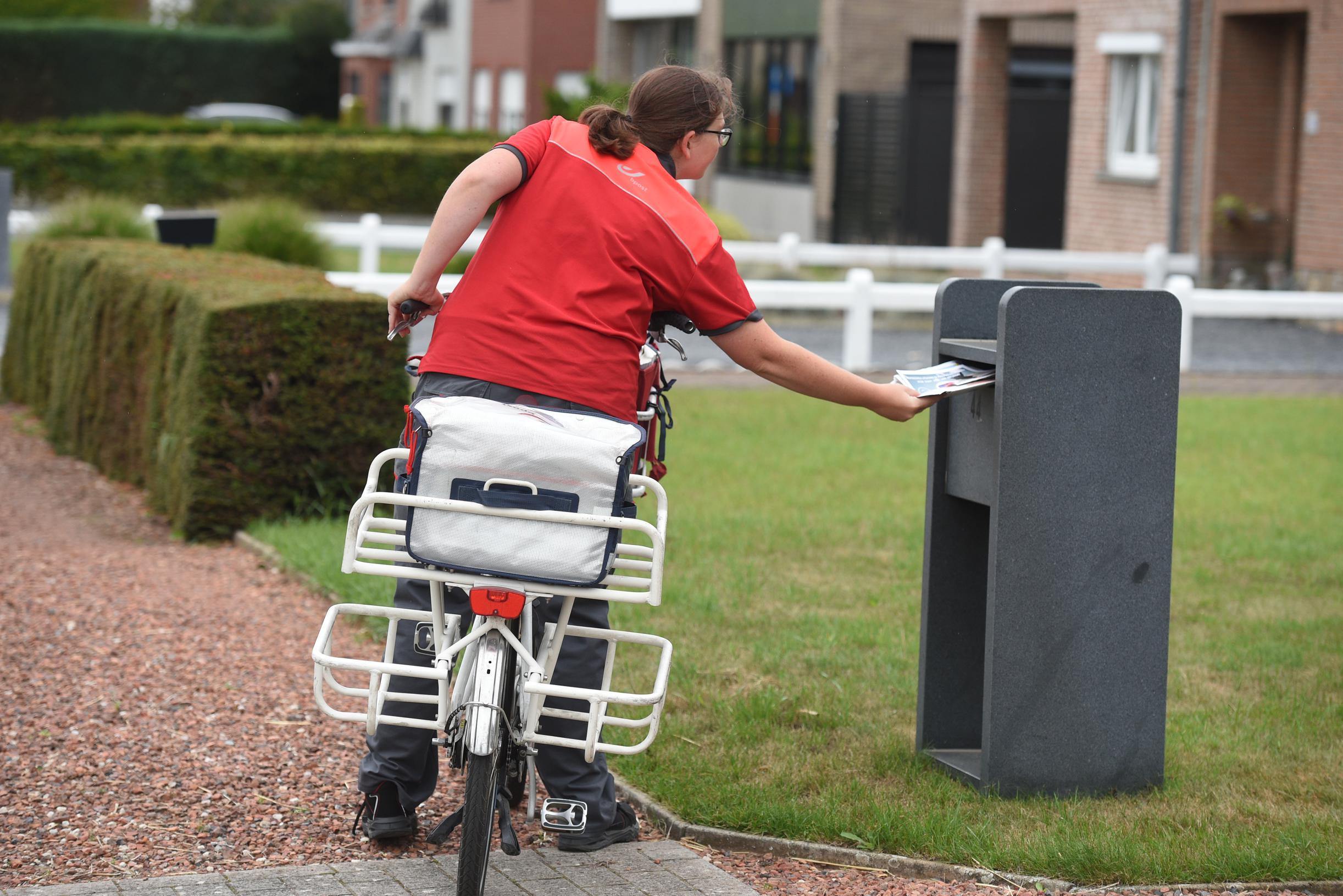 Bpost vergeet ‘L’ in ‘Belgique’ op postzegel, maar er is een geluk bij ...