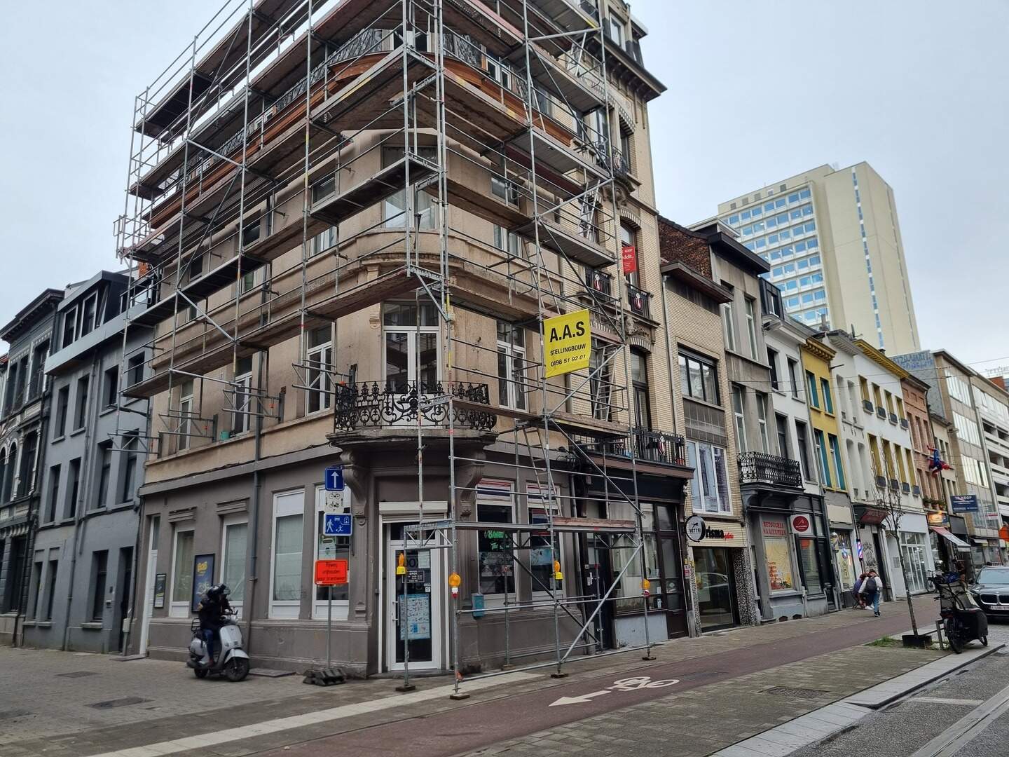 Burgemeester legt massagesalon op Sint-Jacobsmarkt sluiting op ...