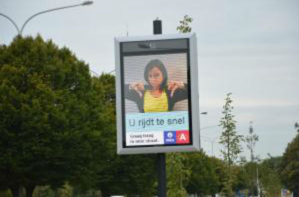 Nieuwe verkeerscampagne: 'Graag traag in onze straat' | GVA