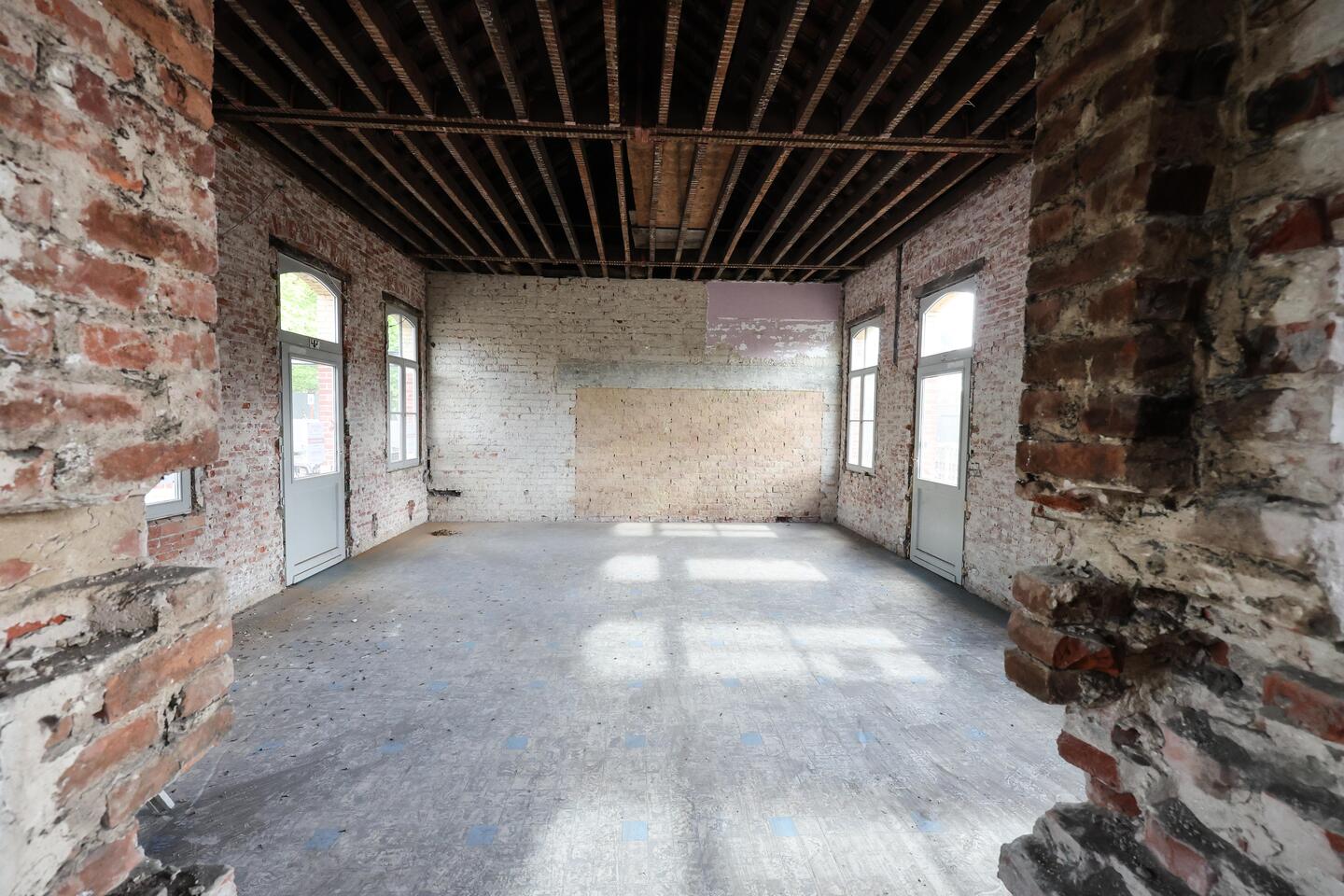 Uitbater Vic Aerden verbouwt eigenhandig brasserie Heide Statie: “Met ...