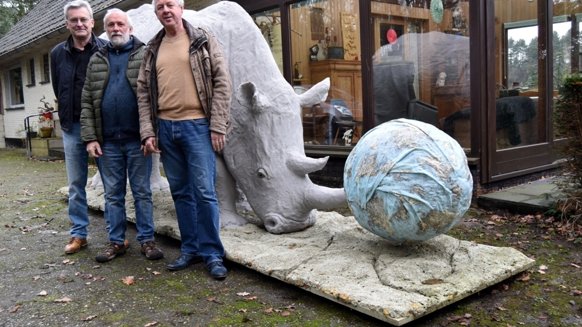 Webshop verkoopt standbeeld op ware grootte van intussen uitgestorven ...