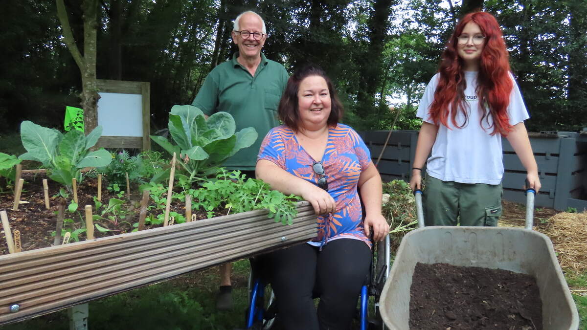 Vicky tuiniert vanuit haar rolstoel in aangepaste plantenbak: “In ...
