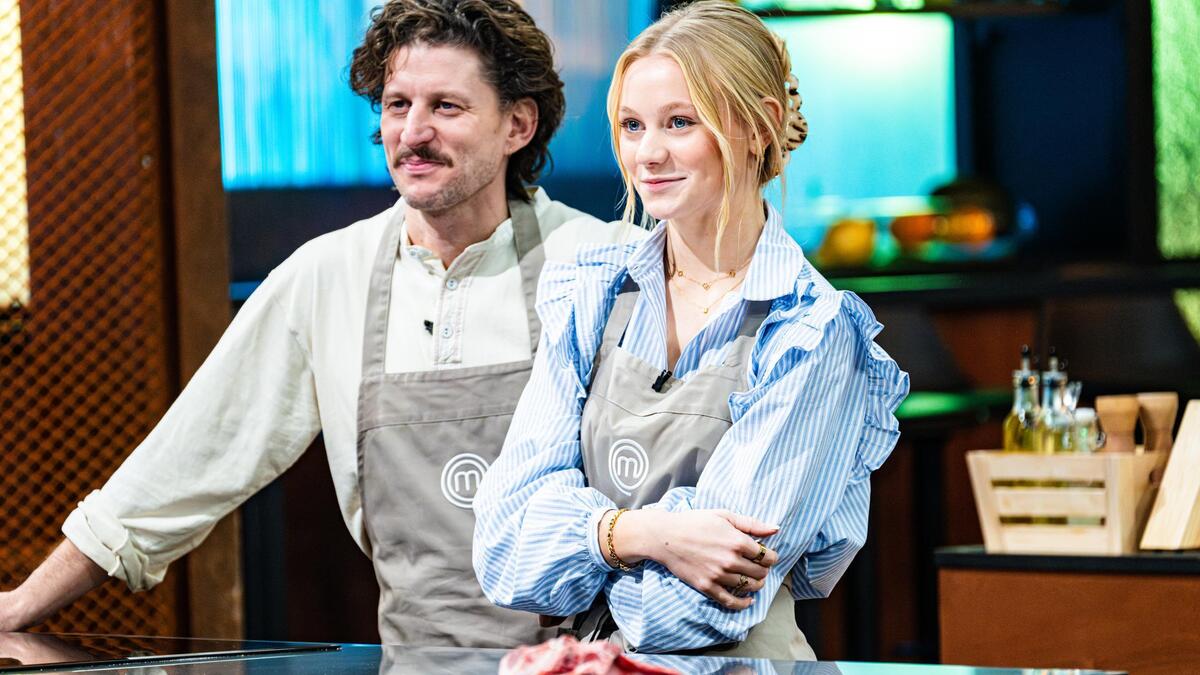 Jeanne (16) schittert naast papa Titus De Voogdt in ‘Celebrity ...