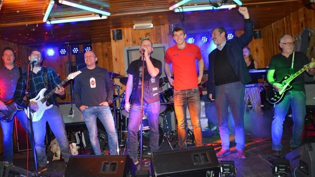 Op kroegentocht met pendelbus in zeven cafés vol livemuziek | GVA
