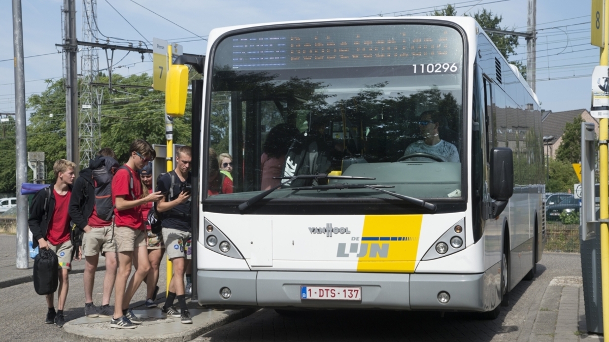 De Lijn schrapt bus naar Bobbejaanland en slankt snelbus 416 af | GVA