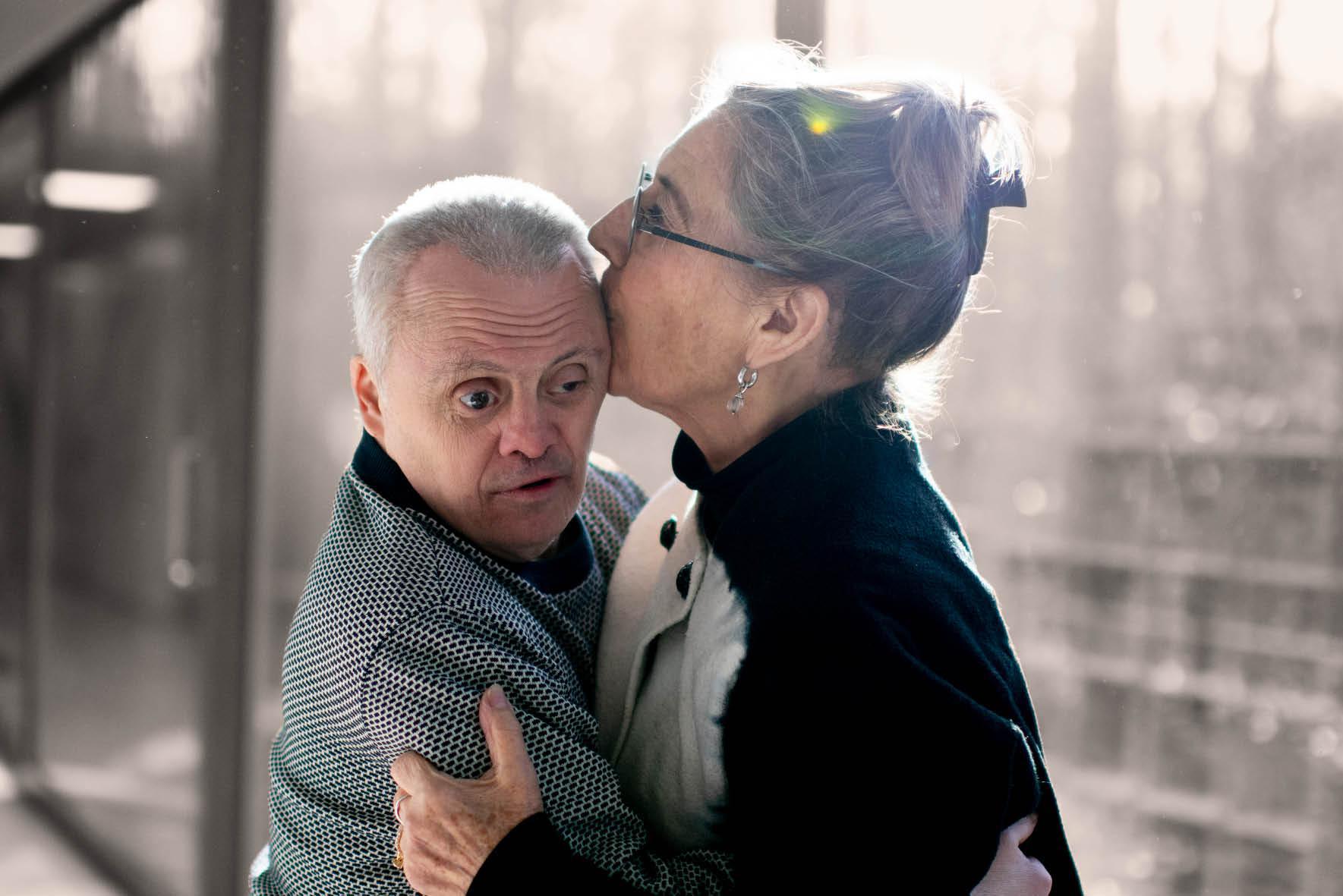 Steven (56), zoon van Wivina Demeester die jongdementie had, onverwacht ...