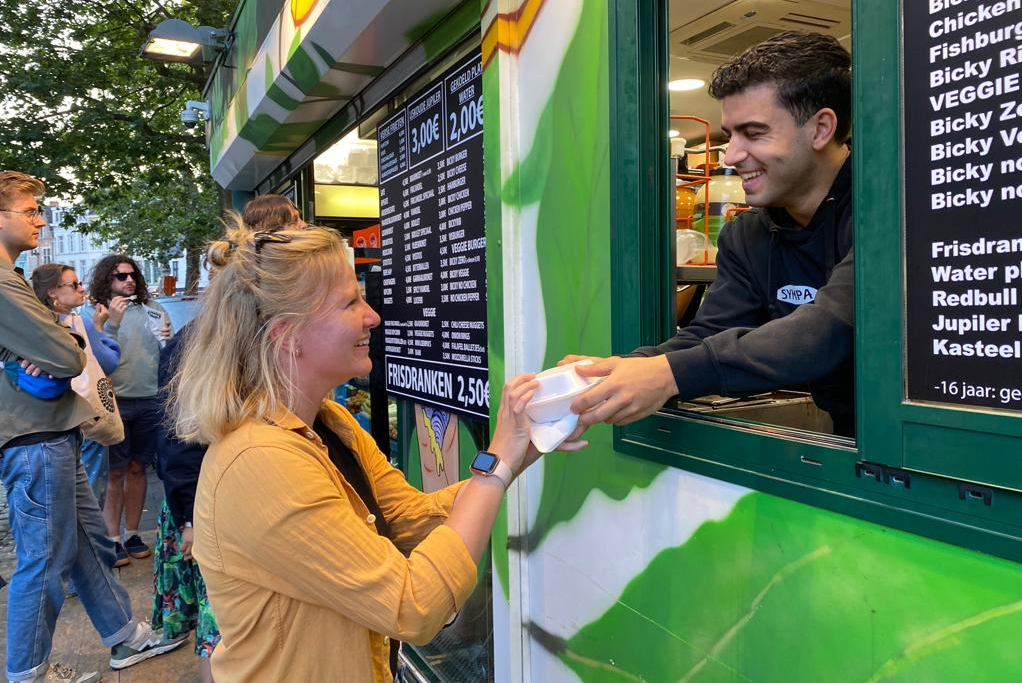 Klein frietkot heeft snelste service van de Gentse Feesten: in amper 15 ...