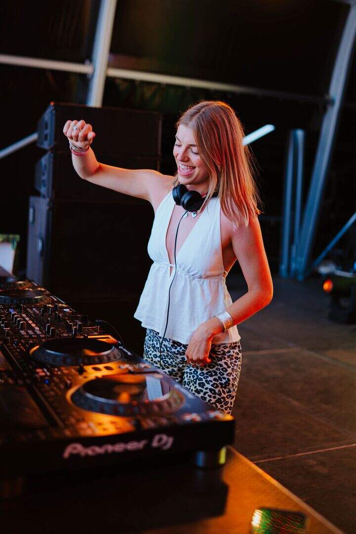 Turnhoutse Nore zit in de finale van ‘Start to dj’ op MNM: “Hit van ...