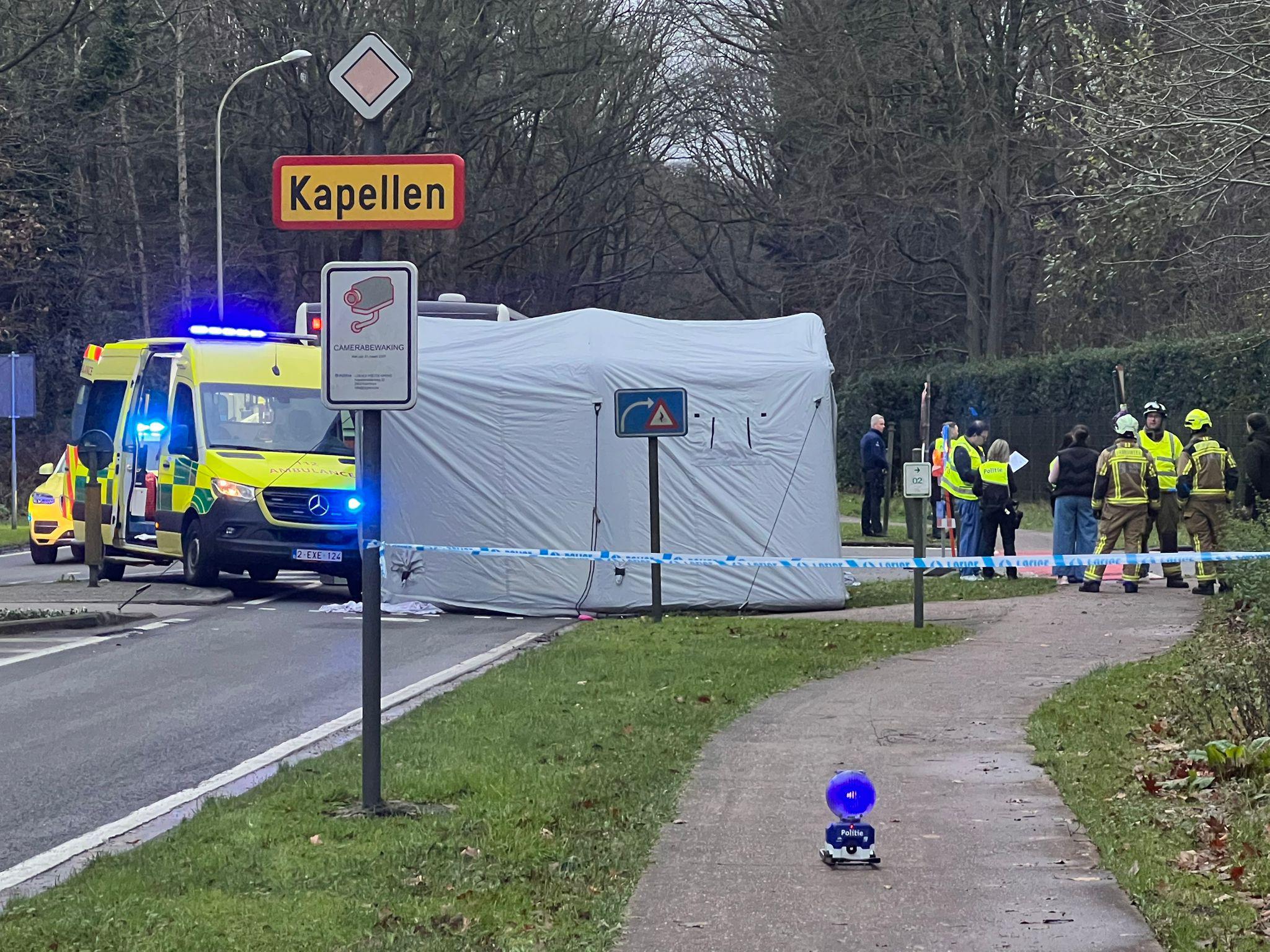 College Essen organiseert lichtjeswandeling voor Lisa (14) die stierf ...