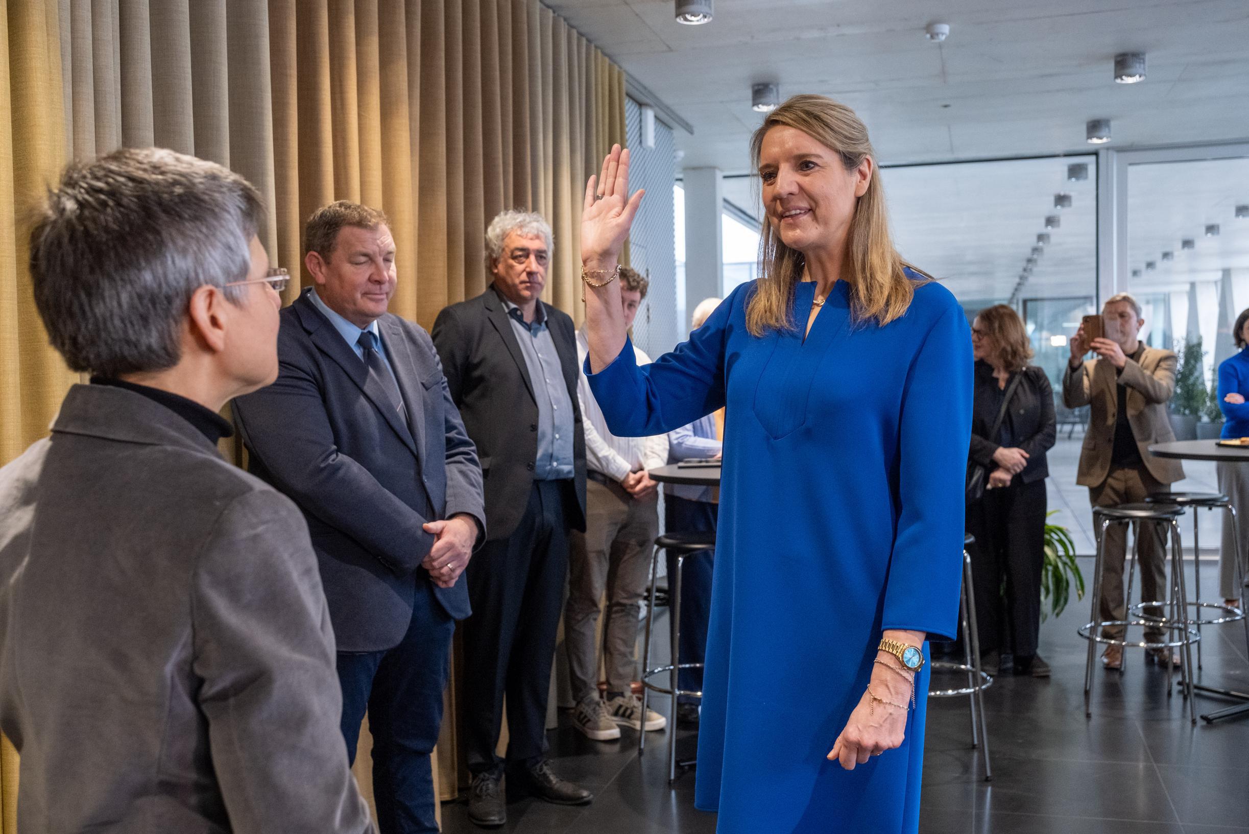 An Stokmans legt eed af bij provinciegouverneur: “We zetten het werk ...