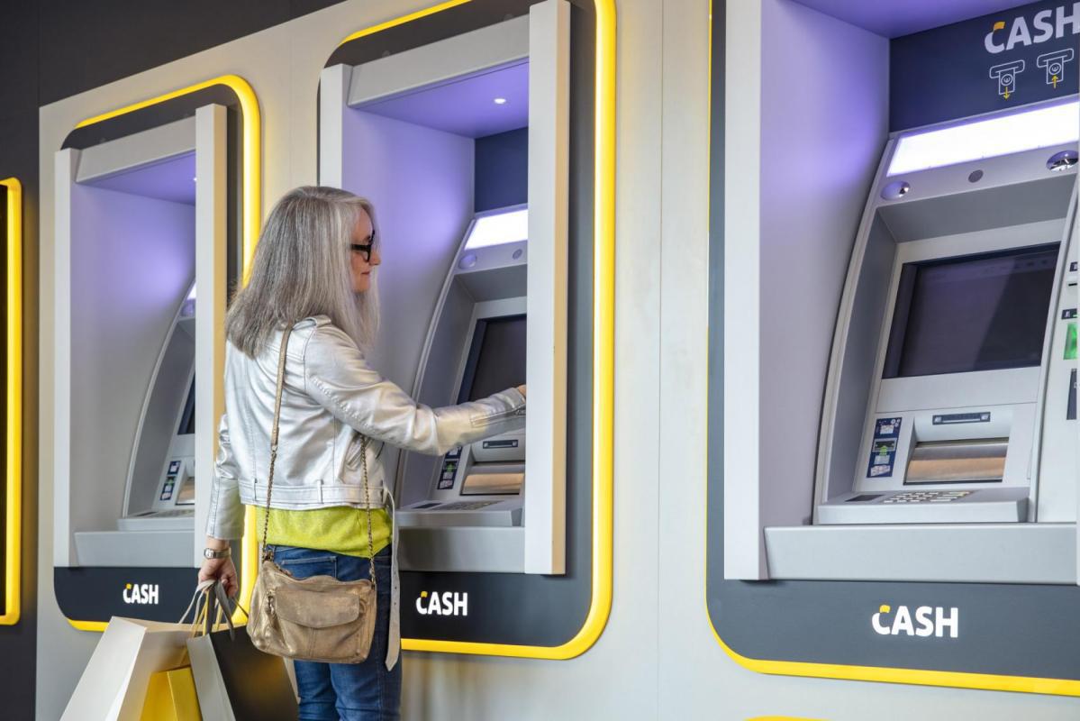 Nieuw Cash-punt aan Bredabaan in Wuustwezel: “Iedereen moet vlot aan ...