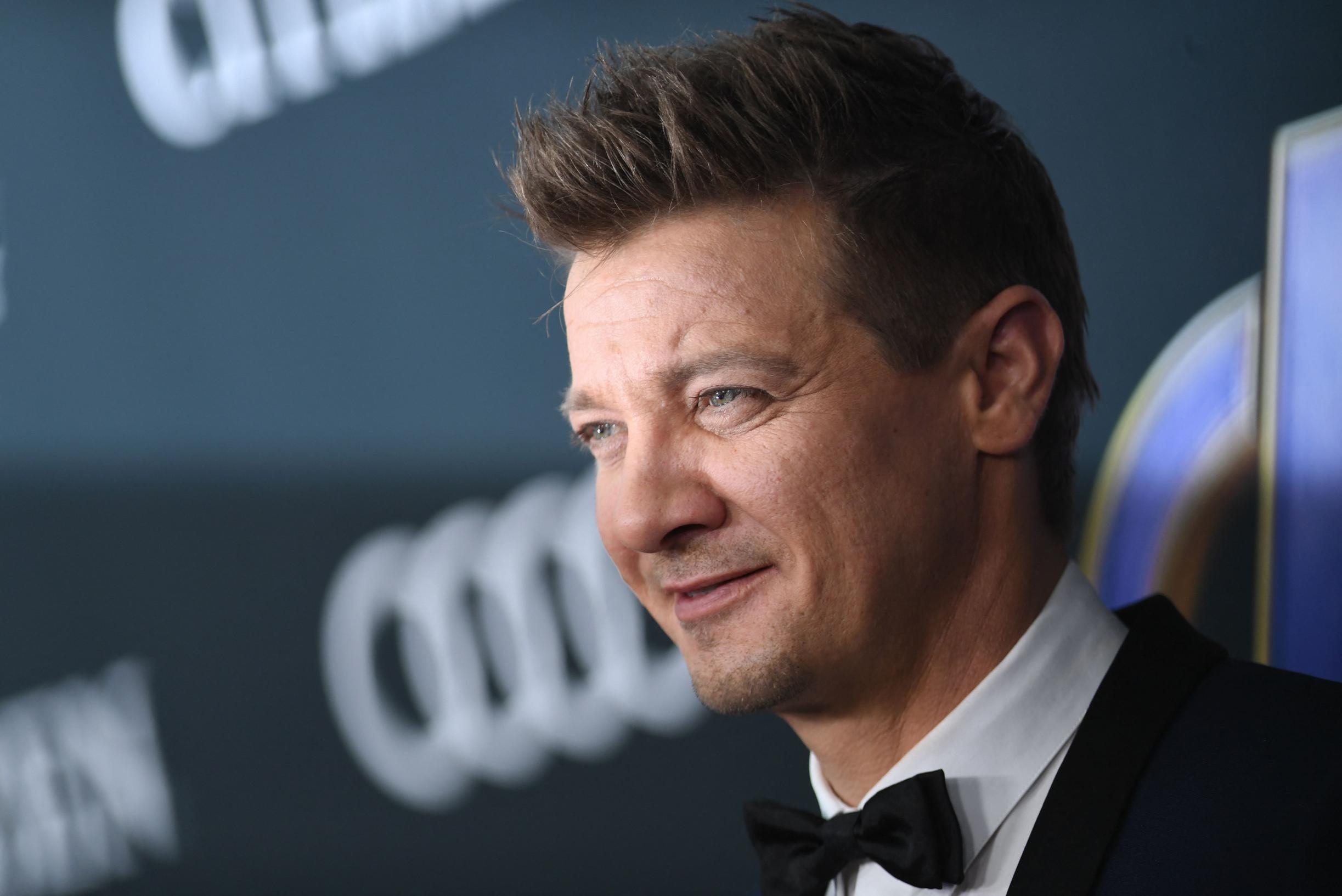 Acteur Jeremy Renner (51) al geopereerd, maar nog altijd kritiek na ...