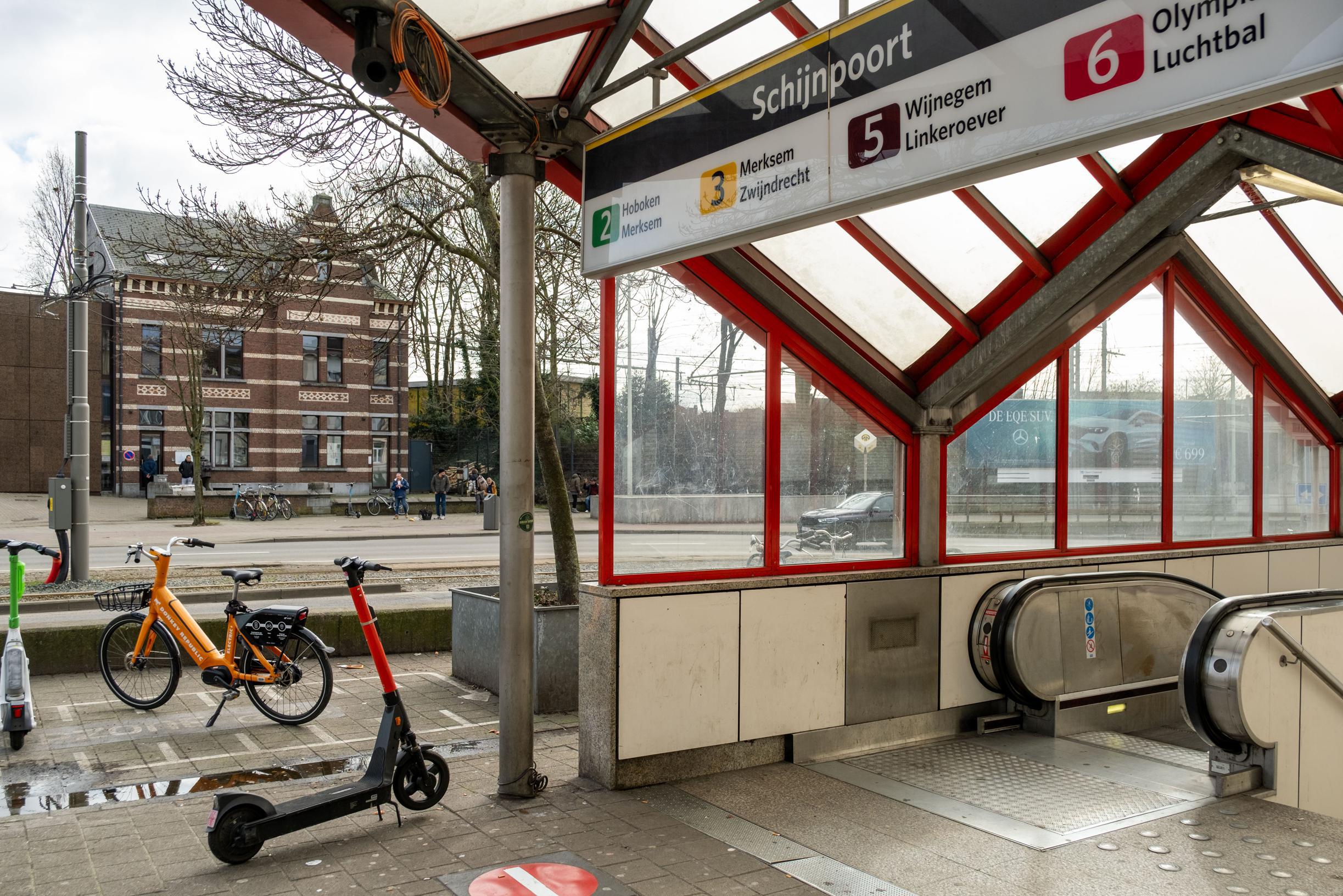 Drugsverslaafden Schijnpoort zorgen voor overlast, De Wever wil hen in ...