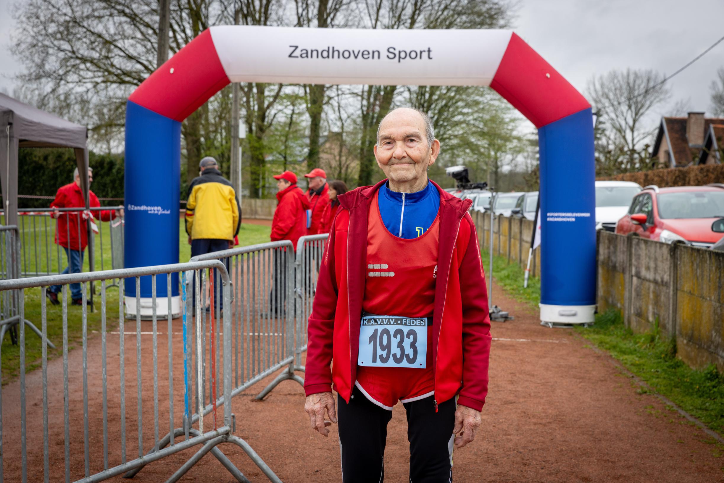 Atleet Frans Moorkens (91), die in maart afscheid nam van ...