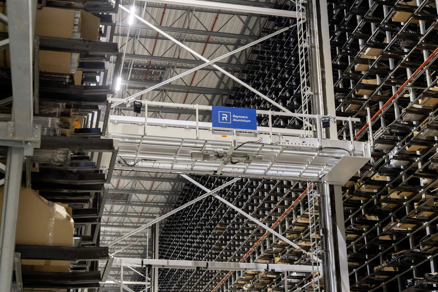 Reynaers Aluminium geeft inkijk in hypermoderne magazijnen van 23 ...