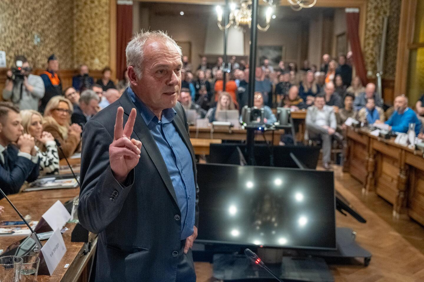 “Dit is machtsmisbruik”: raadslid Karim Hassoun bikkelhard over ...