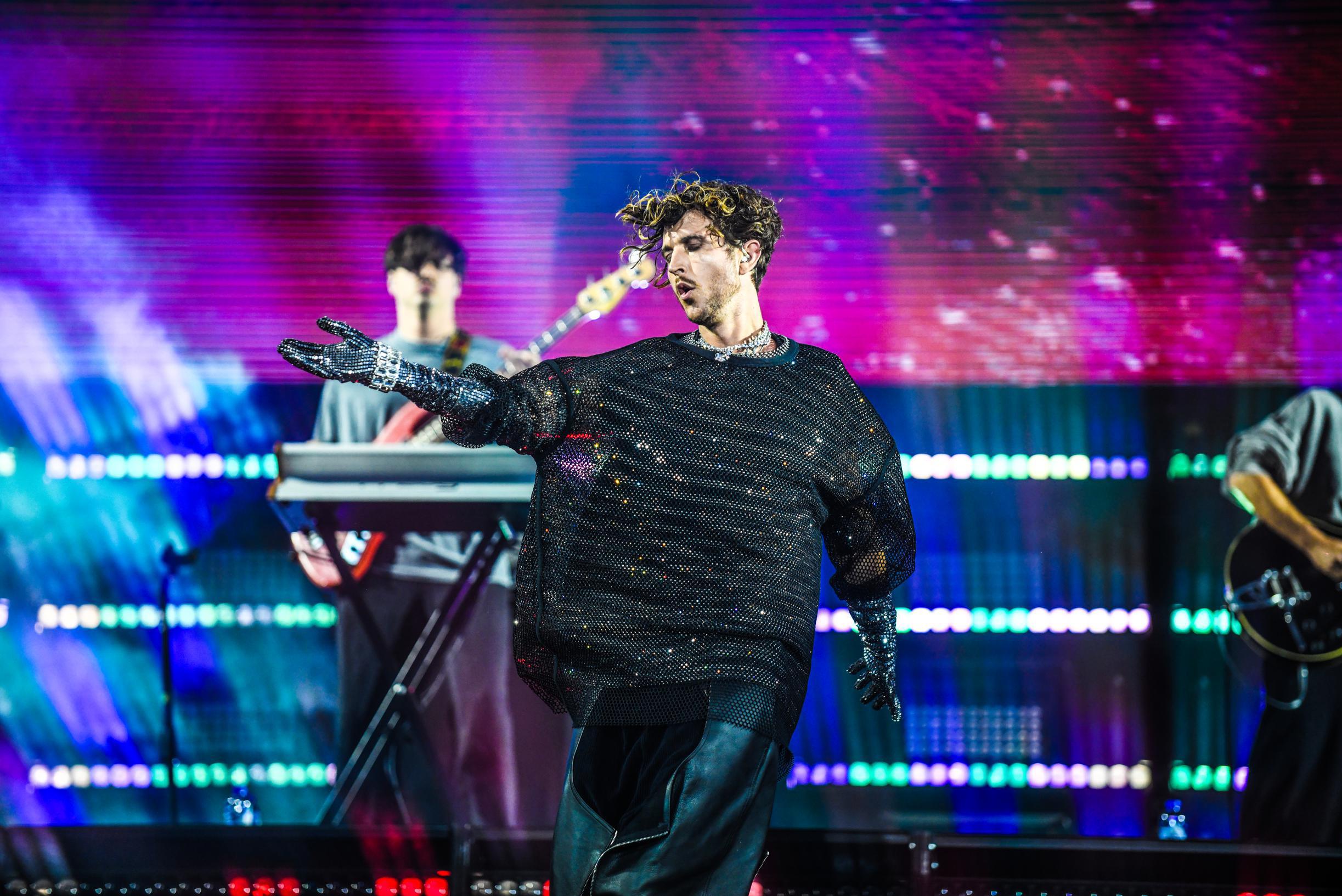 Na getuigenis over verslavingen: Oscar and the Wolf is eerste headliner ...