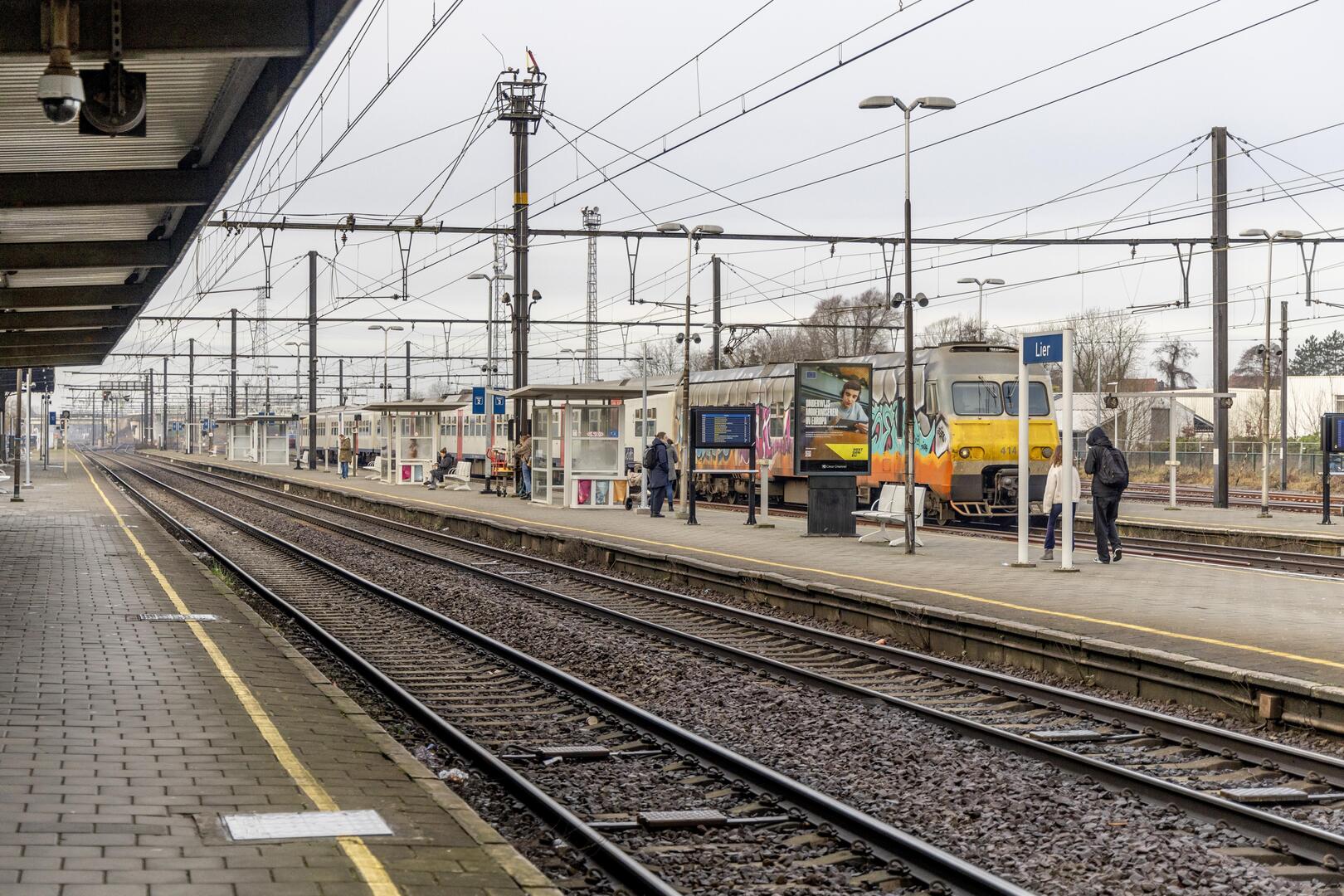 Man met penitentiair verlof gaat 77-jarige grootvader te lijf na ...