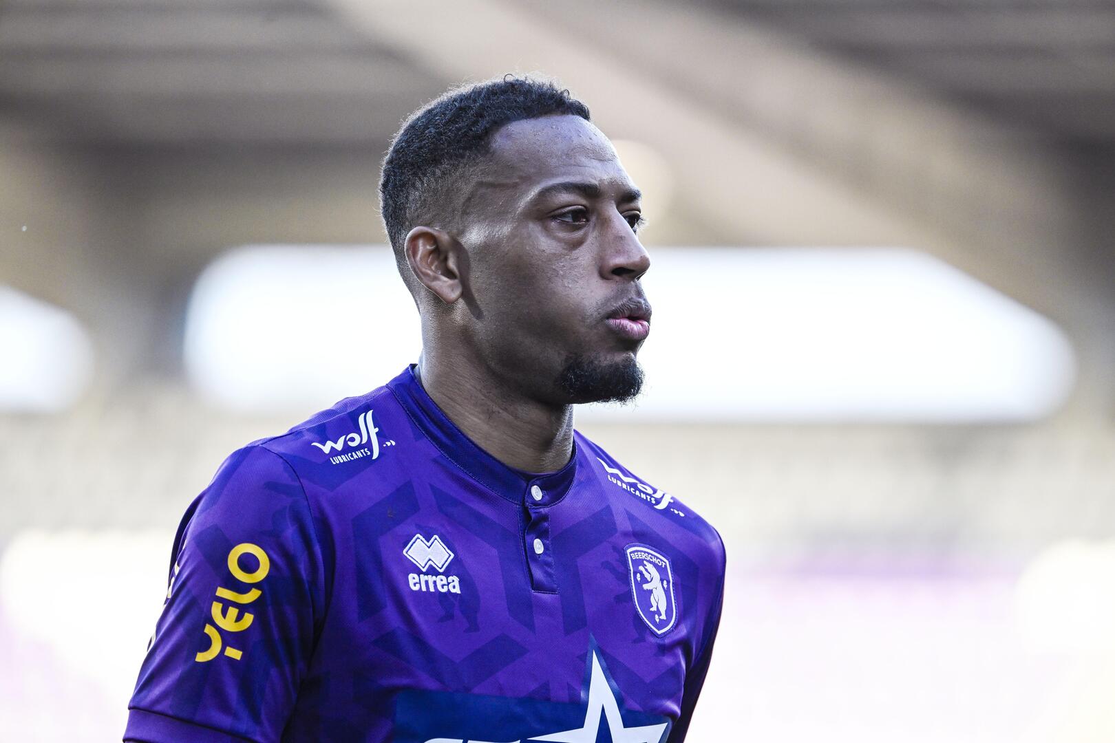 “Geen seconde getwijfeld om bij te tekenen”: ondanks degradatie blijft ...