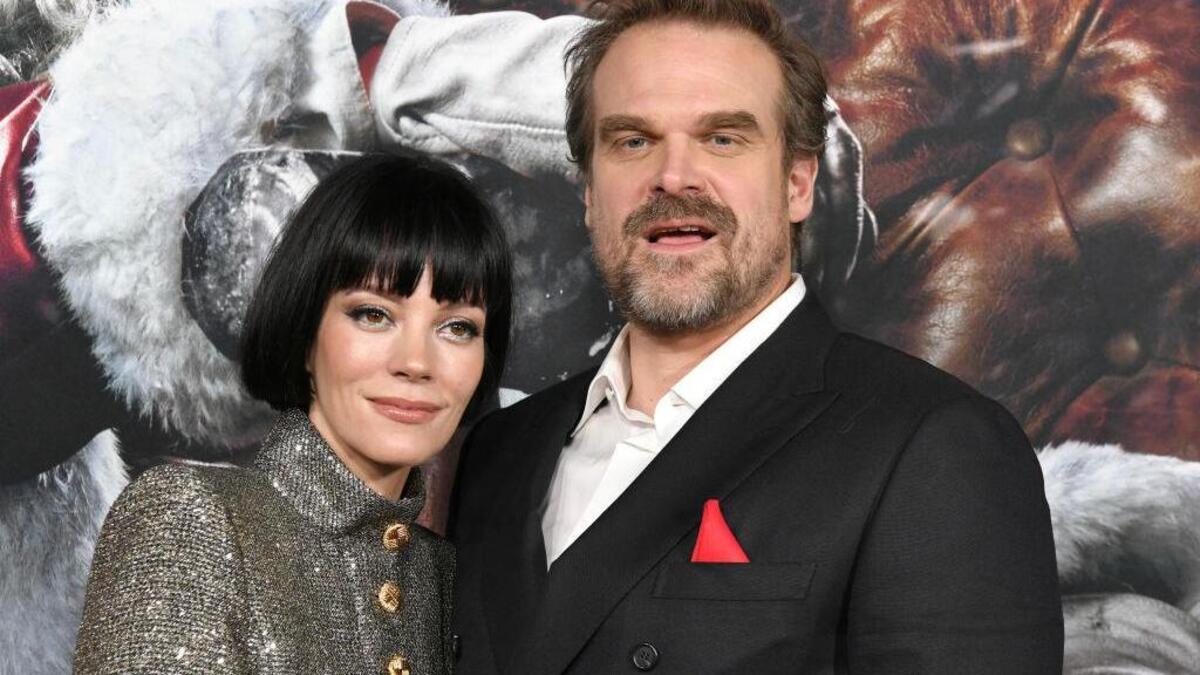 Zangeres Lily Allen en acteur David Harbour maken einde aan huwelijk | GVA