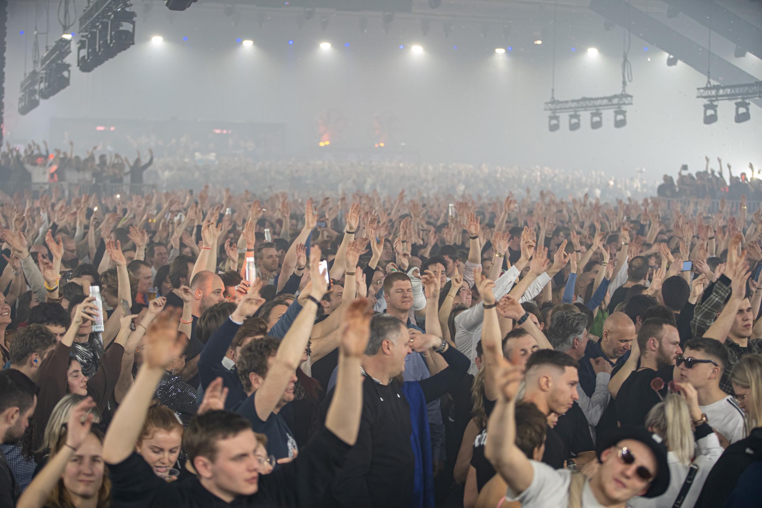 20.000 kaarten verkocht, maar toch valse start voor reeks enorme ...