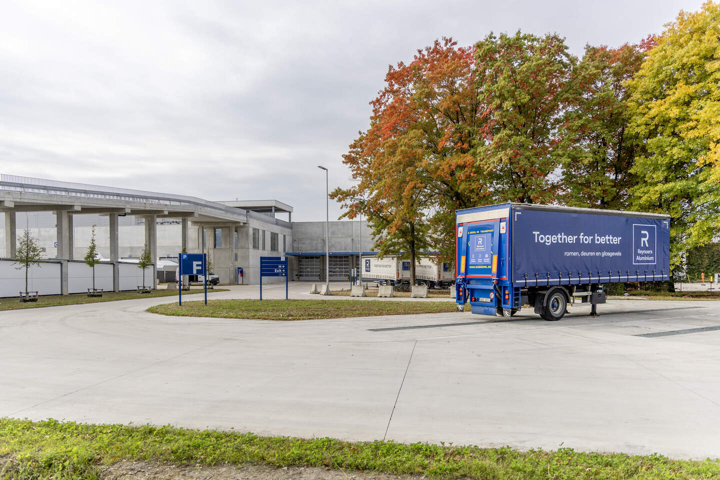 Reynaers Aluminium geeft inkijk in hypermoderne magazijnen van 23 ...