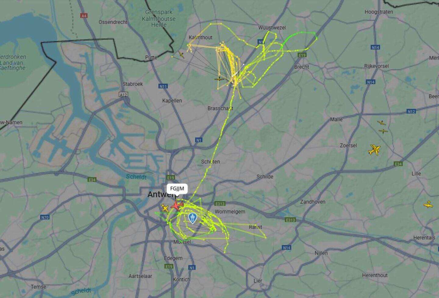 Met een high five na ongewilde stunt: sportvliegtuigje maakt ...