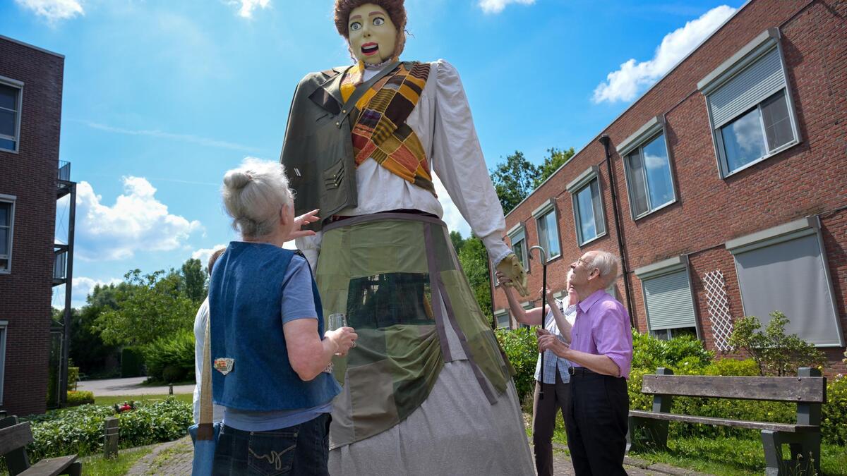 Reus Manke Lies op stap in Edegem: “Ik ben altijd al een klein manneke ...
