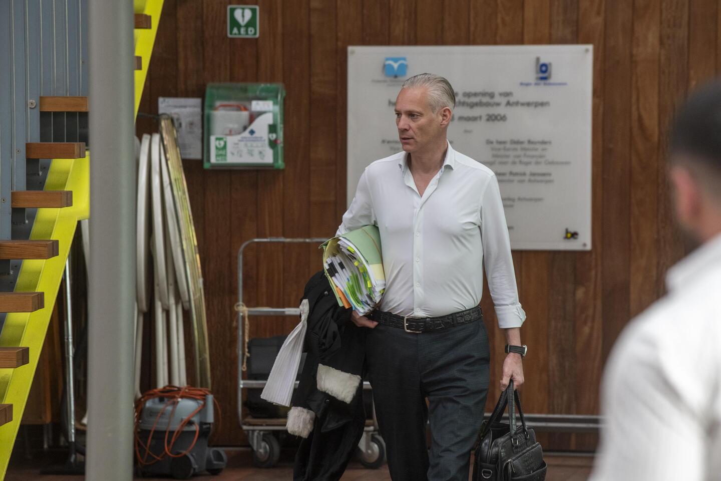 Straf met uitstel gevorderd tegen voormalig decaan UAntwerpen wegens ...