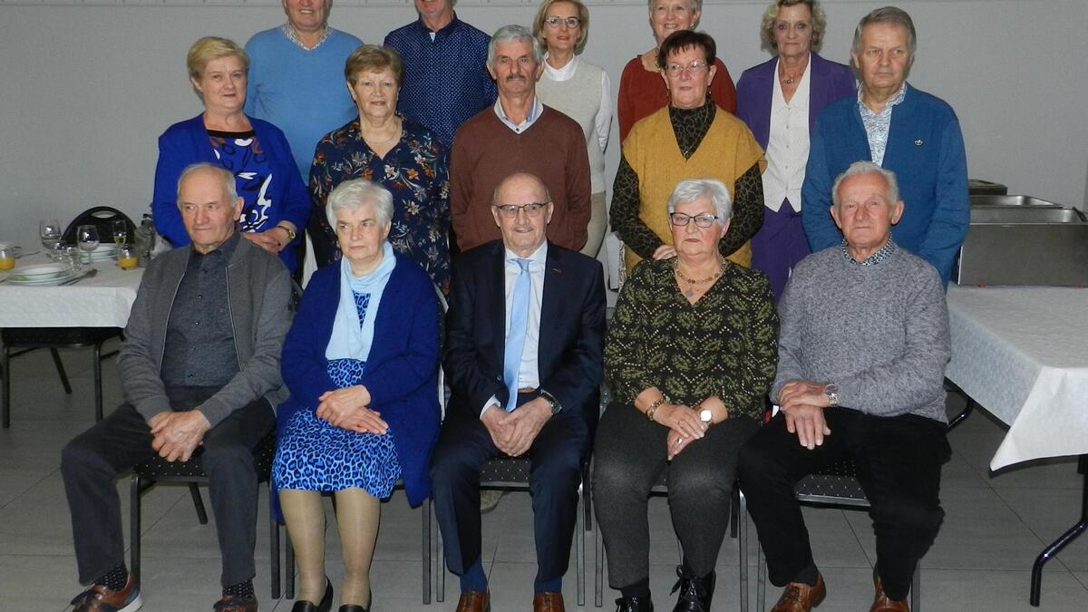 Vijftien broers en zussen De Bie zijn samen exact 1.100 jaar oud ...