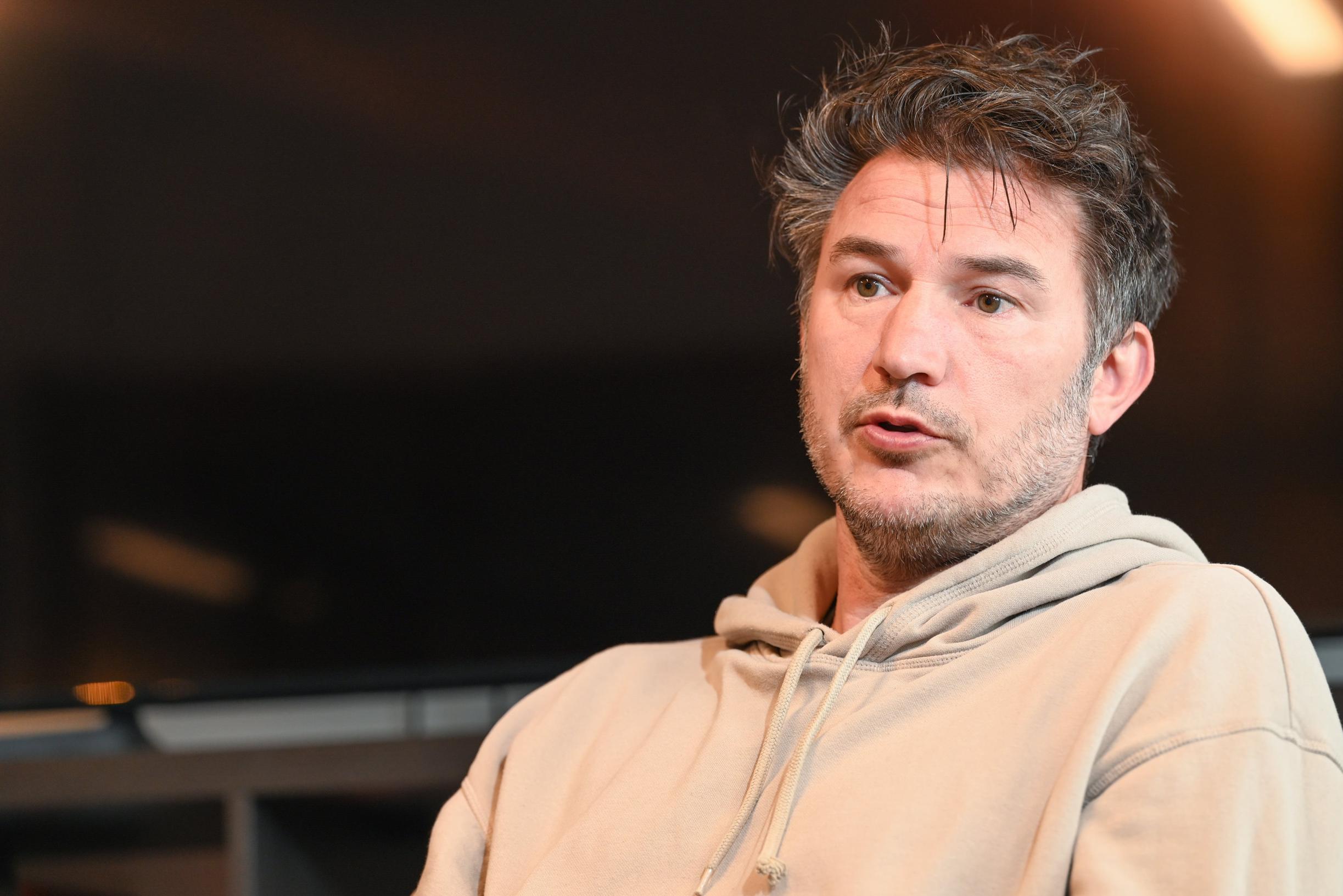 Verrassende move in de trainerscarrousel: Carl Hoefkens op weg naar NAC ...