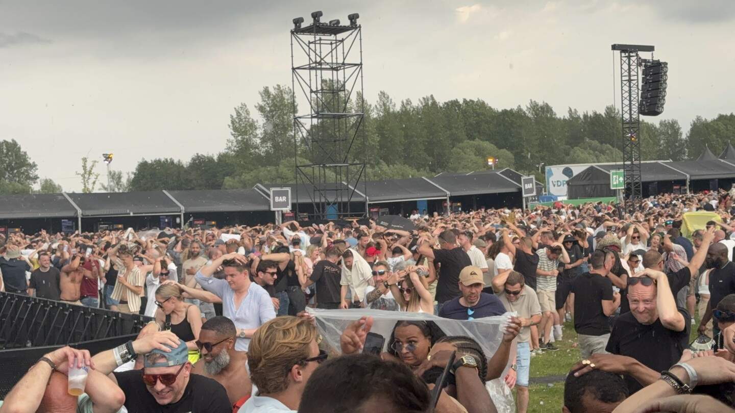 Duizenden feestgangers schuilen voor hagelbollen op dj-set van Carl Cox ...