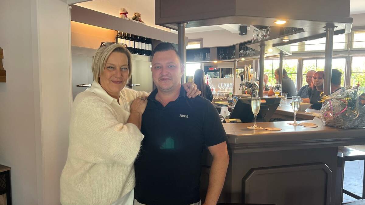 Café De Nete schittert weer: “Samen met het plafond kwam de bezetting ...