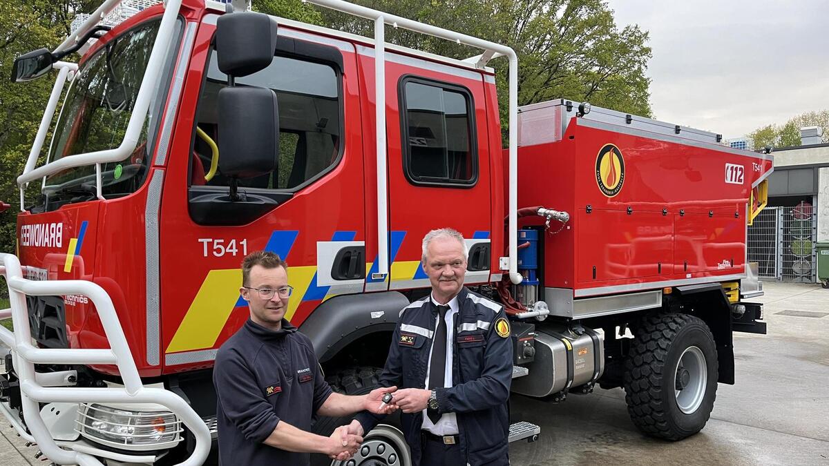 Brandweerkorps neemt bosbrandweerwagen in dienst: “Voertuig kan ook ...