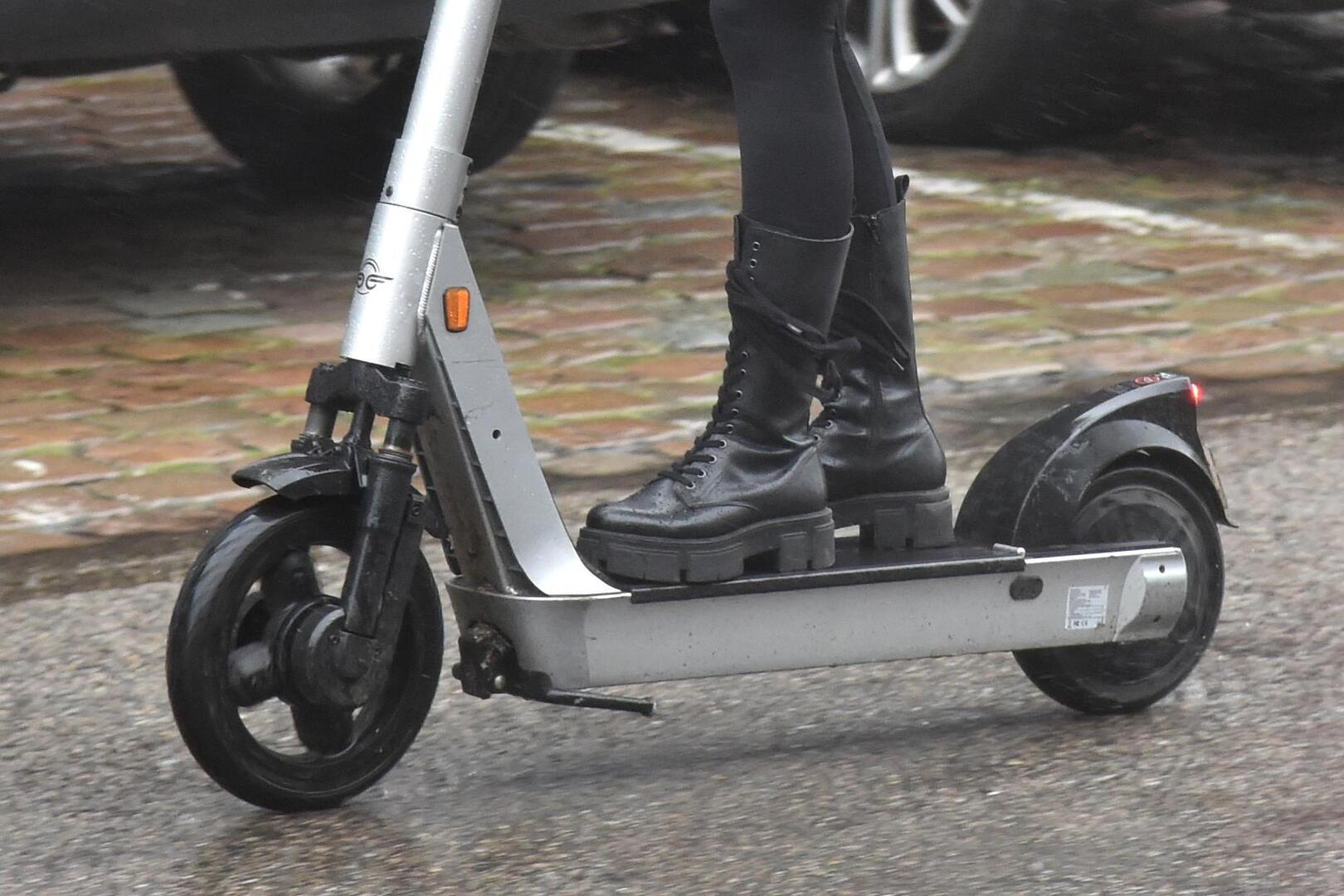 OPROEP. Artsen vragen om regels rond e-steps te verstrengen: heb jij er ...