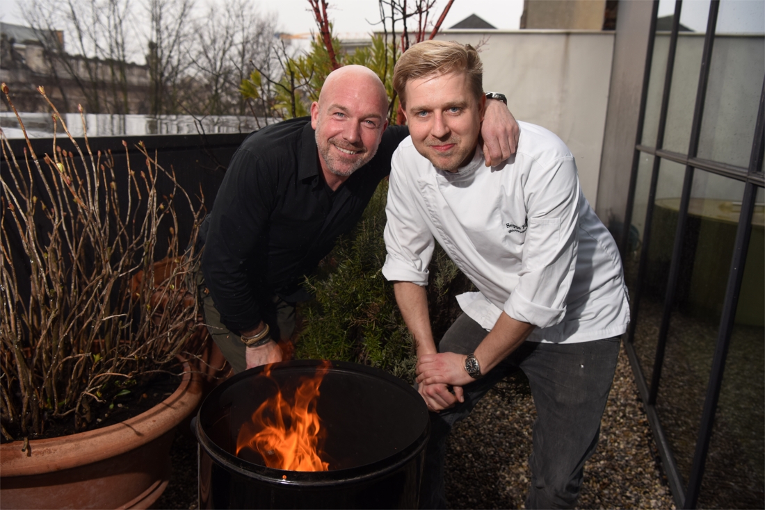 Peter De Clercq en Seppe Nobels leggen dertig duo’s het vuur aan de schenen: “Barbecueën is meer ...