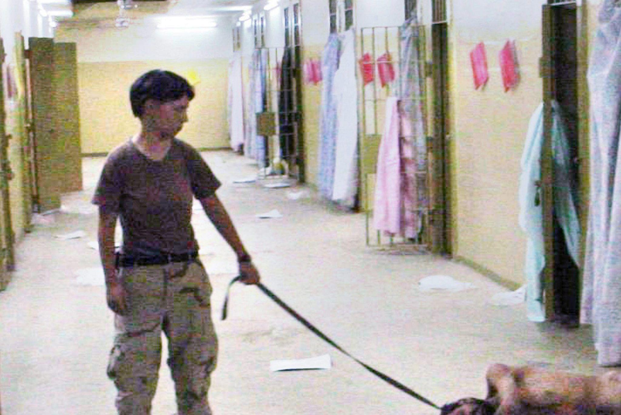 20 jaar na publicatie foto’s gaat eerste proces van gefolterde ...