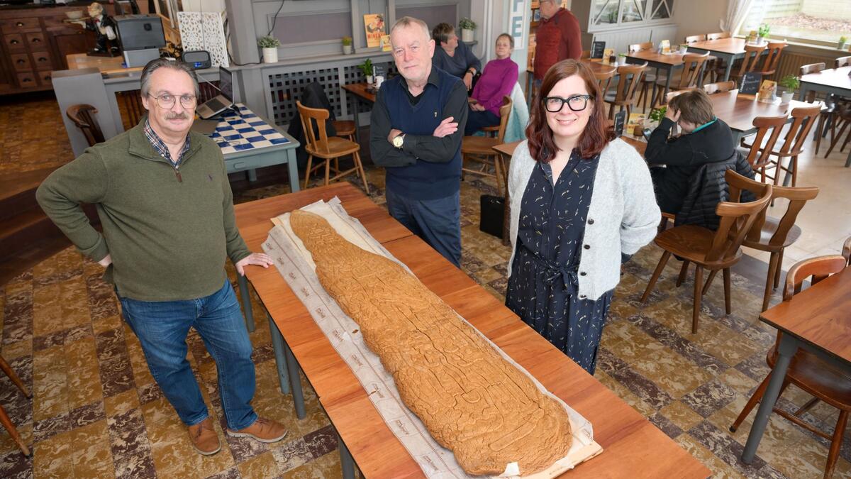 Radio Minerva veilt levensgrote Sinterklaas uit speculoos | GVA