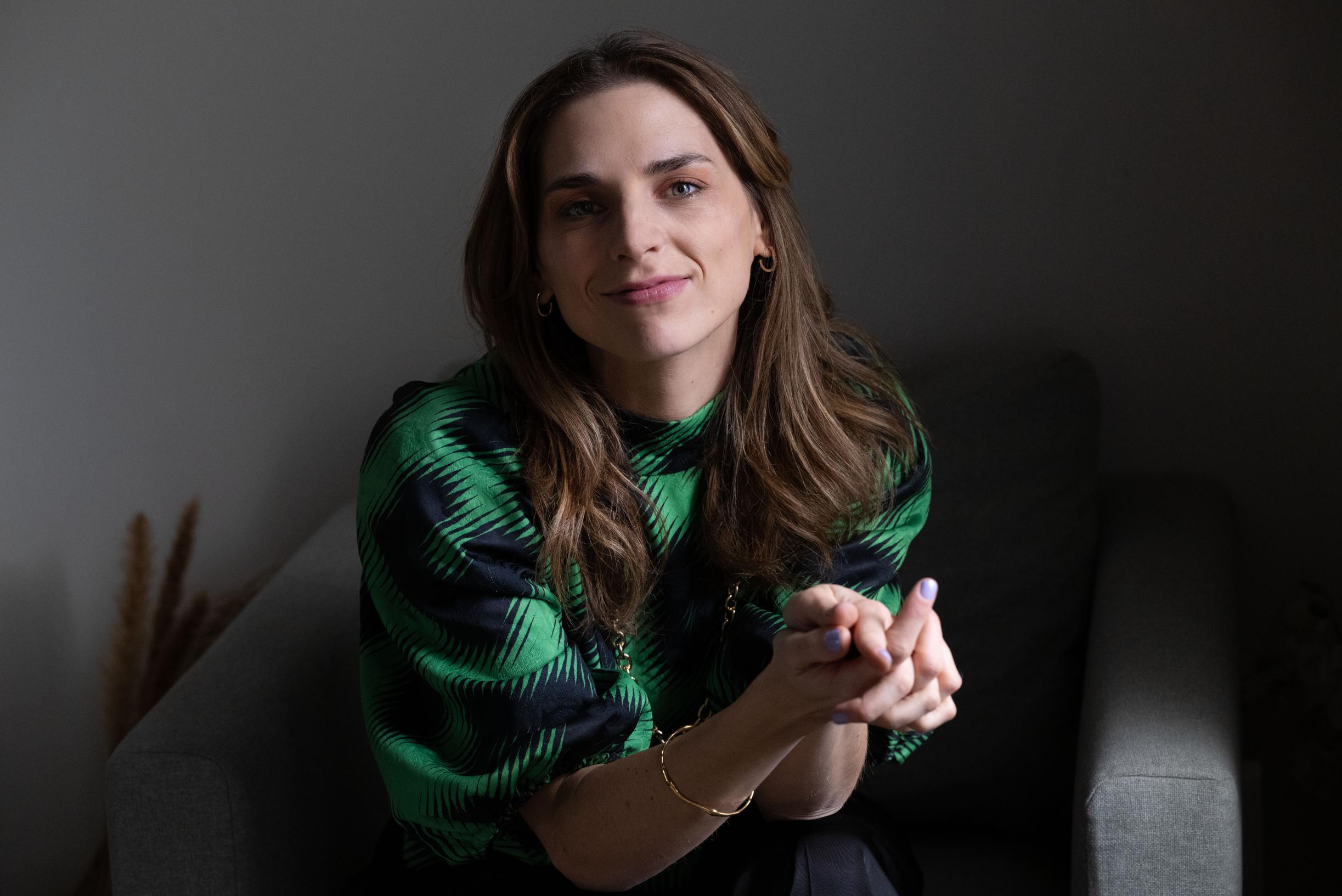 Elisabeth Lucie Baeten getuigt over endometriose: “Nog nooit volwassen ...