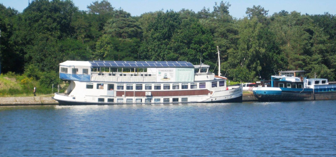 Pannenkoekenboot getroffen door lek: boot bijna gekapseisd | GVA