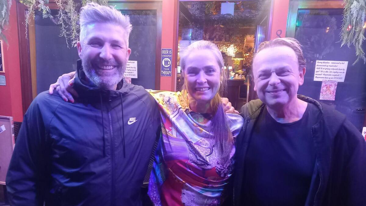 Antwerpse stadsgids beleeft avondje op café met leden van Depeche Mode ...