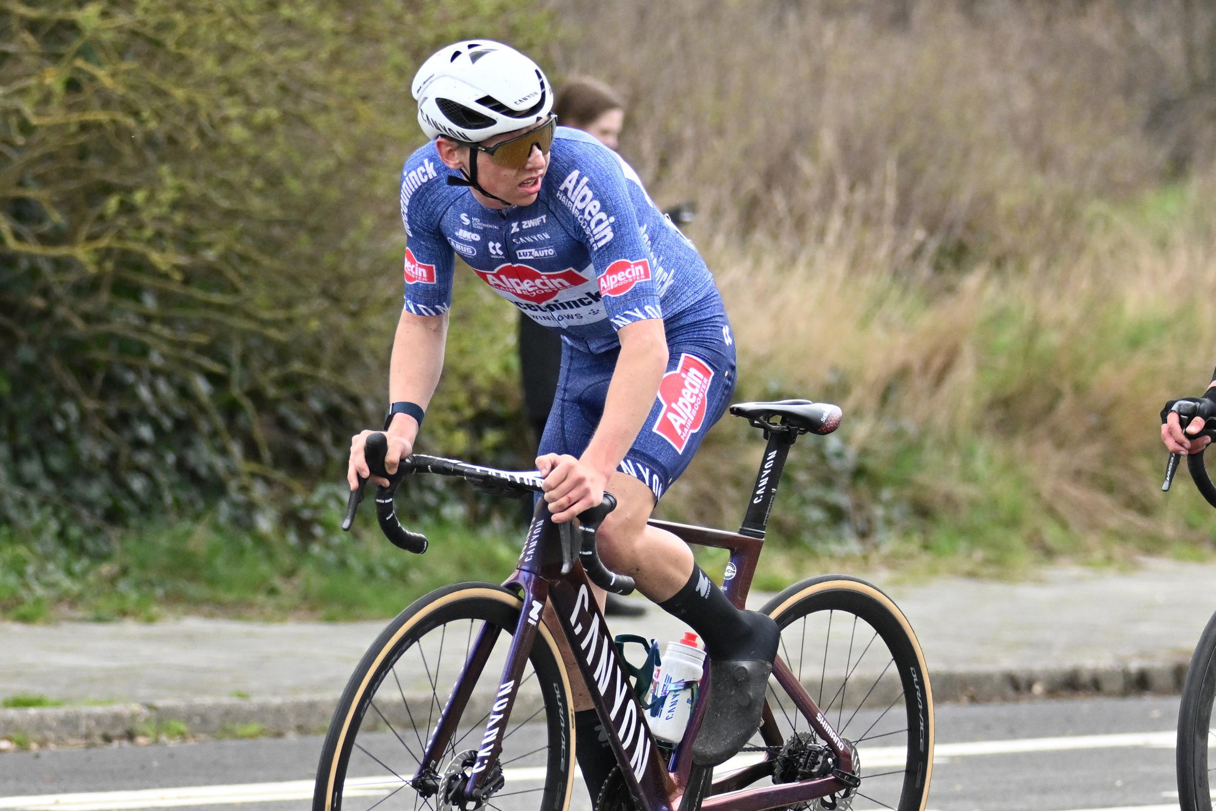 Aaron Dockx finisht knap zesde in Flèche Ardennaise: “De ontgoocheling ...