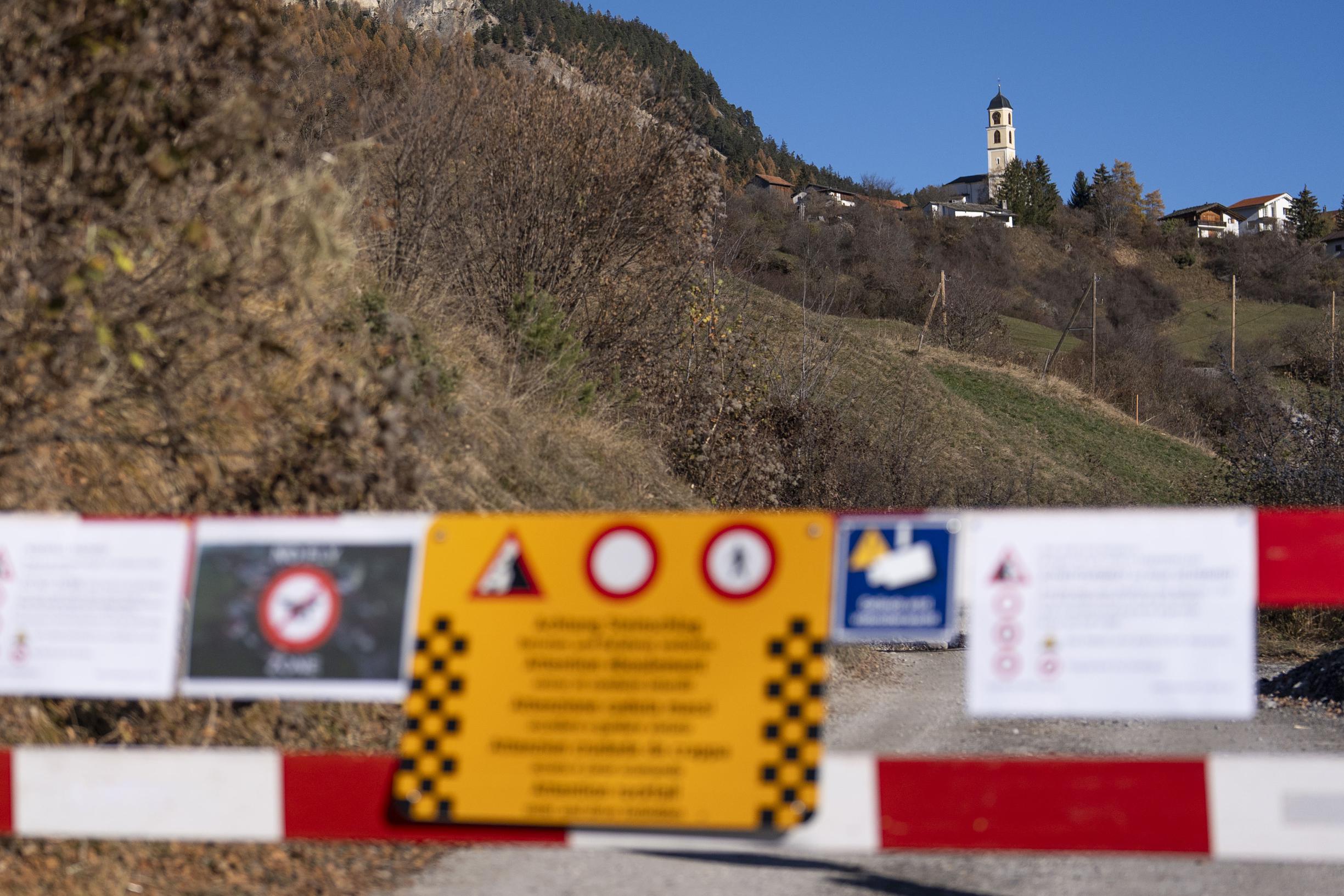 Door rotslawine bedreigd Zwitsers bergdorp is volledig geëvacueerd ...