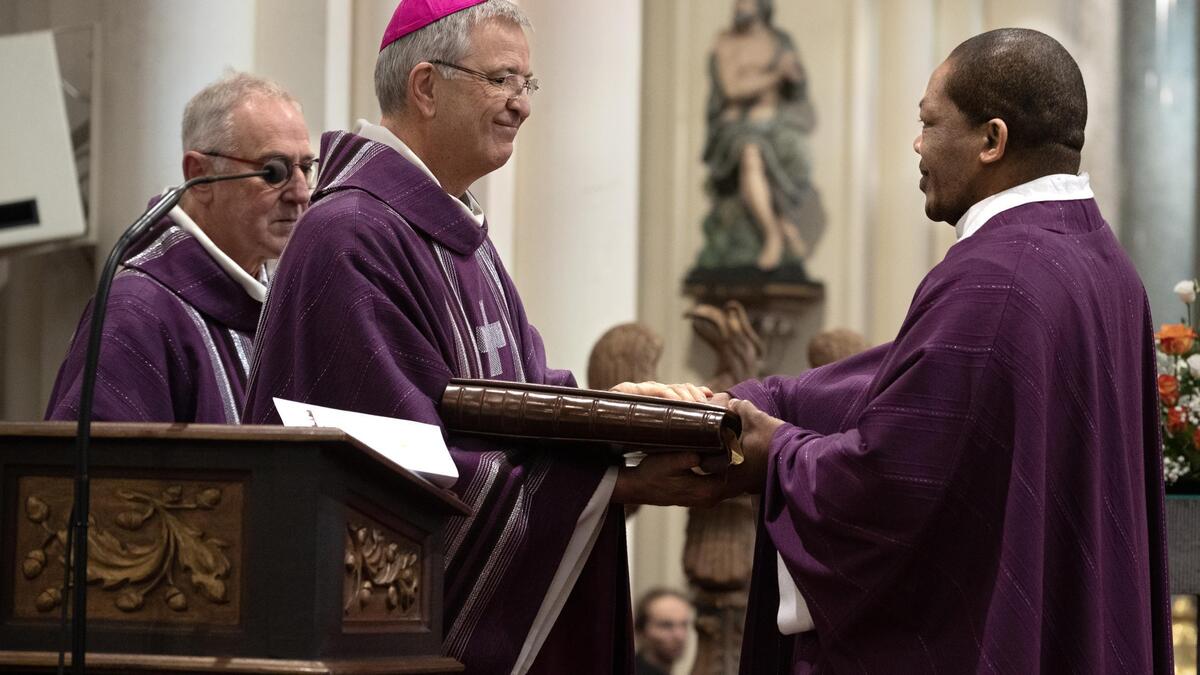 Pater Emmanuel sticht spiritijnse gemeenschap in Arendonk: “Oh, my God ...