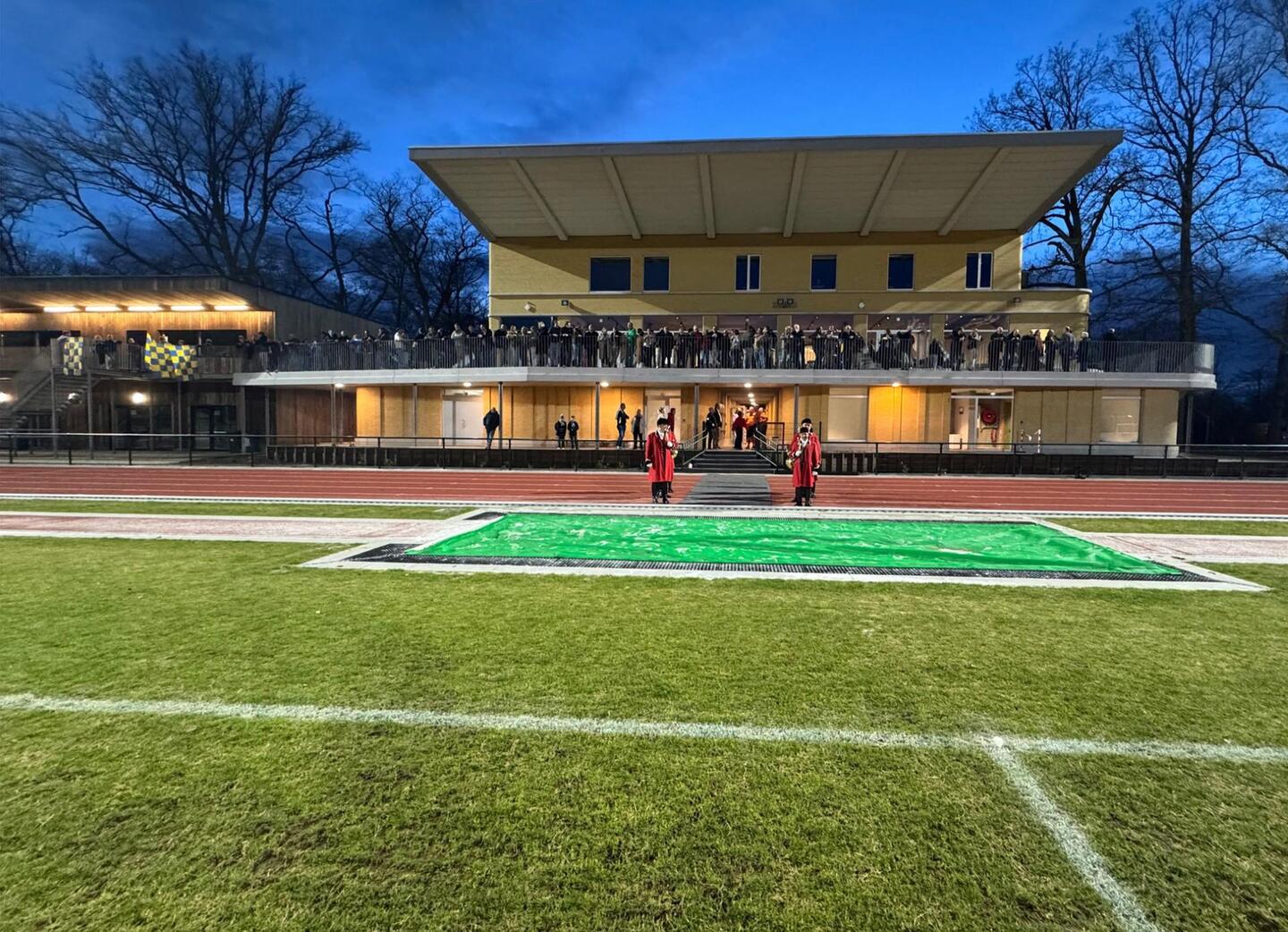 Jan Jambon en Adinda Van Gerven openen vernieuwd Louis De Winterstadion ...
