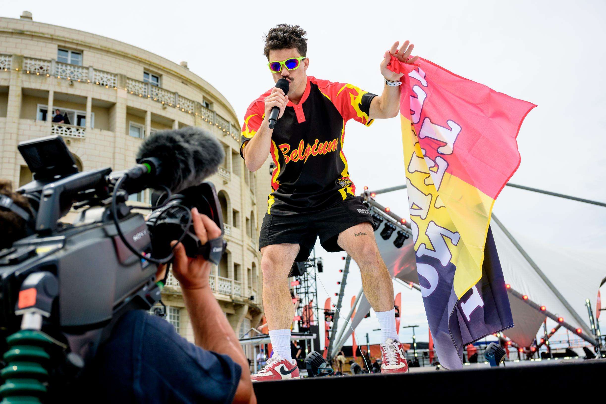 Nieuwe stunt in de maak? YouTuber Average Rob kondigt deelname aan ...