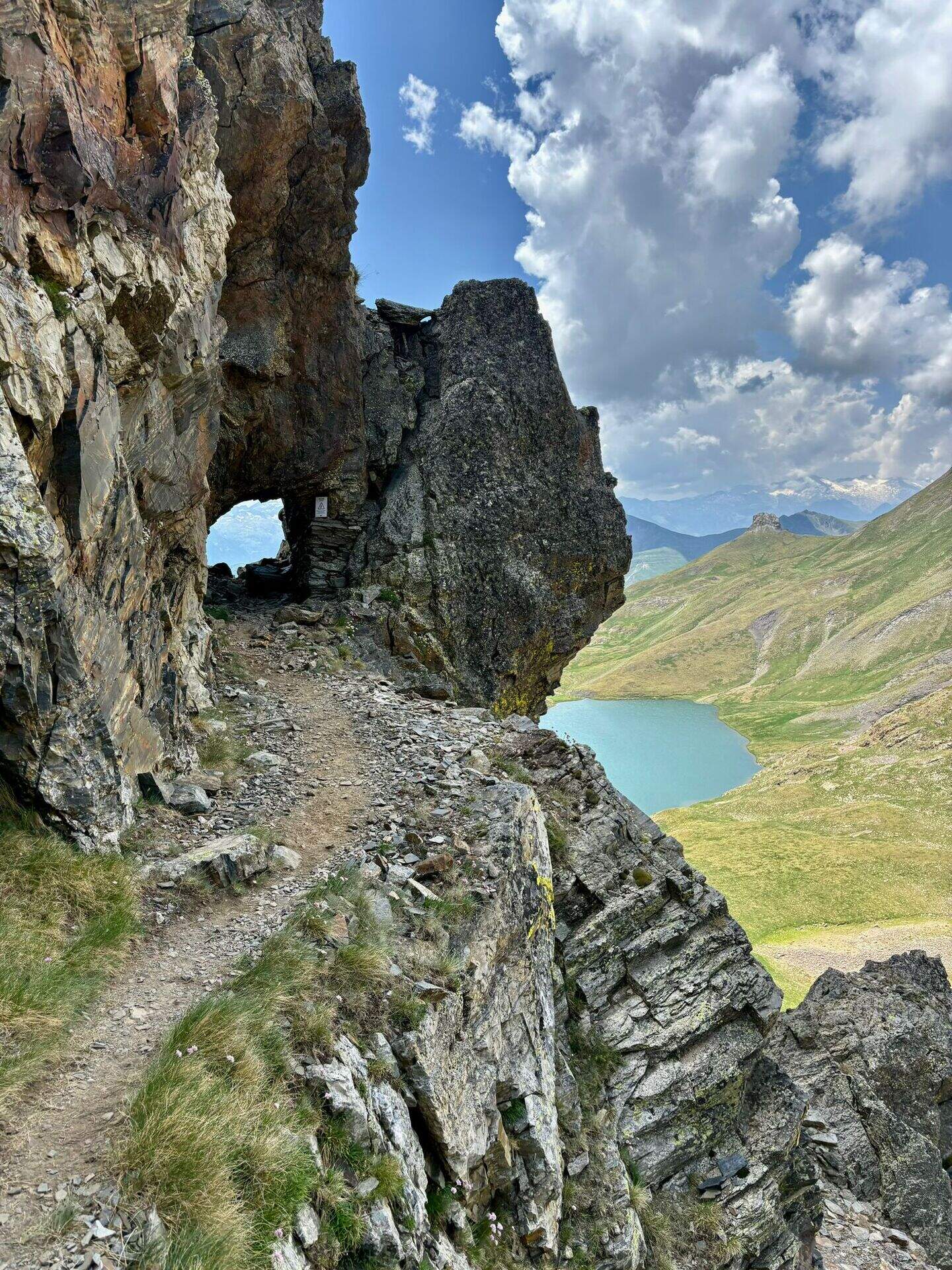 Ervaren trailrunner na fatale val van Belgische Sebbe (22) in Oostenrijk: “Een verkeerde stap is ...